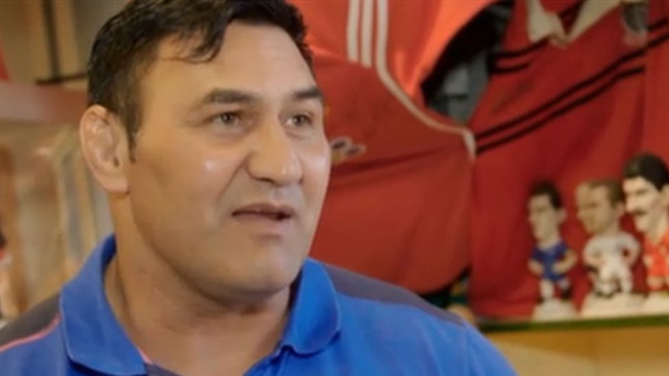 Ex-Wales player Dale McIntosh fined over threats - BBC News