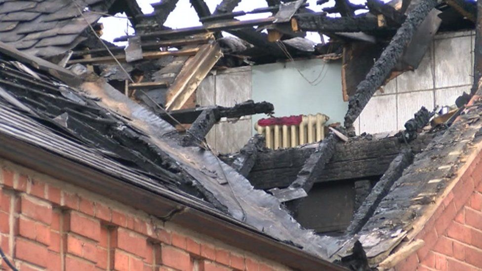Burning house rescue: Two men injured in Leicester fire - BBC News