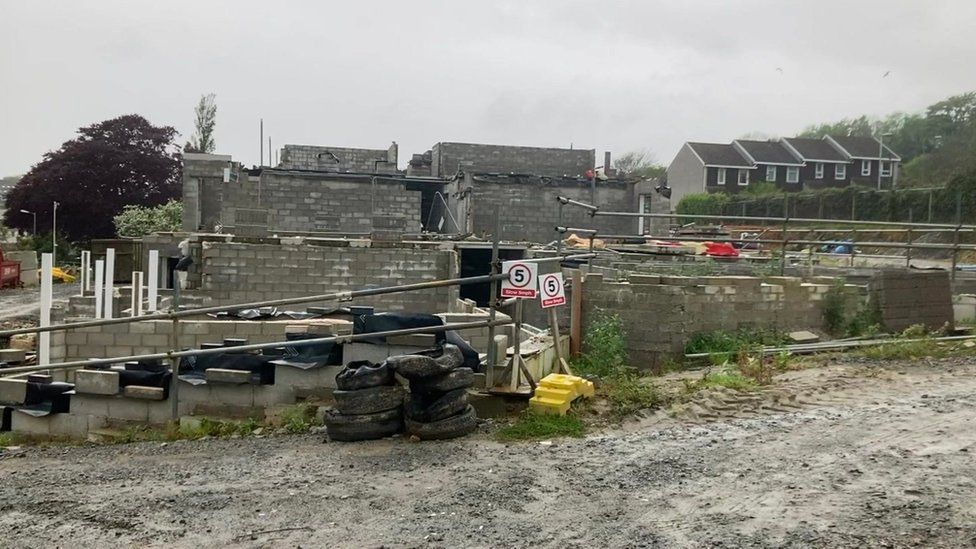 Partially-built retirement flats in Cornwall to be demolished - BBC News