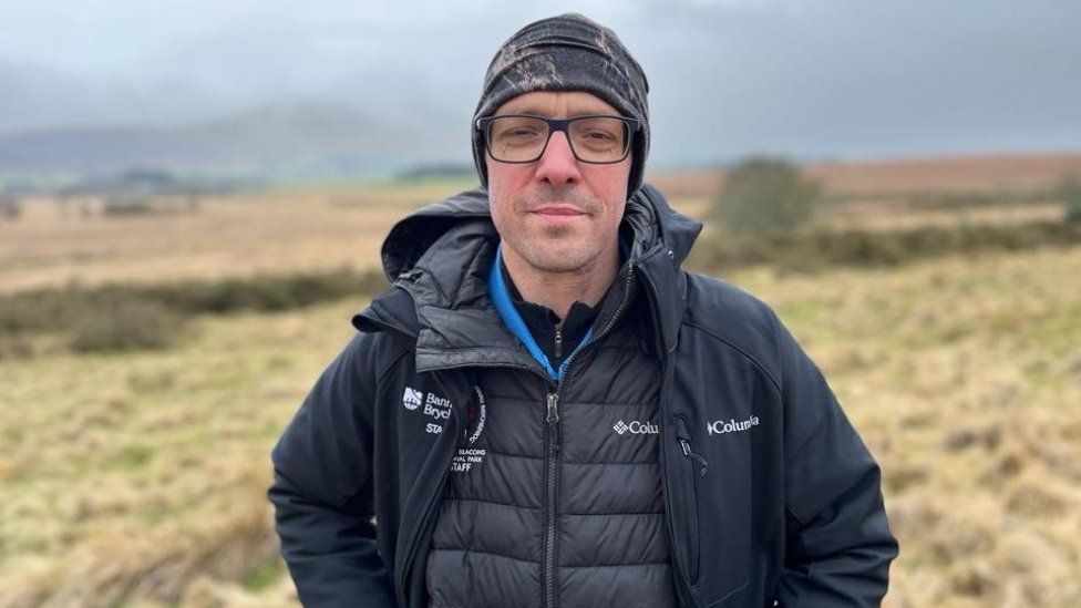 Parc Cenedlaethol y Bannau i ddefnyddio enw Cymraeg yn unig - BBC Cymru Fyw