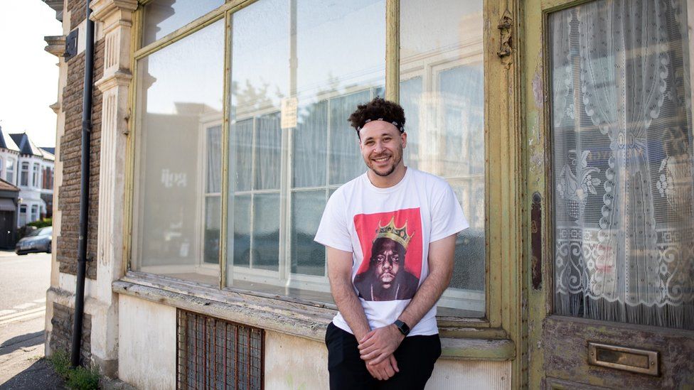 Connor Allen: Ail gyfle a dod yn fardd plant Cymru - BBC Cymru Fyw