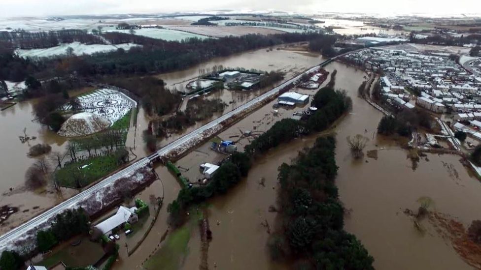 Flood training held on River Ness in Inverness - BBC News