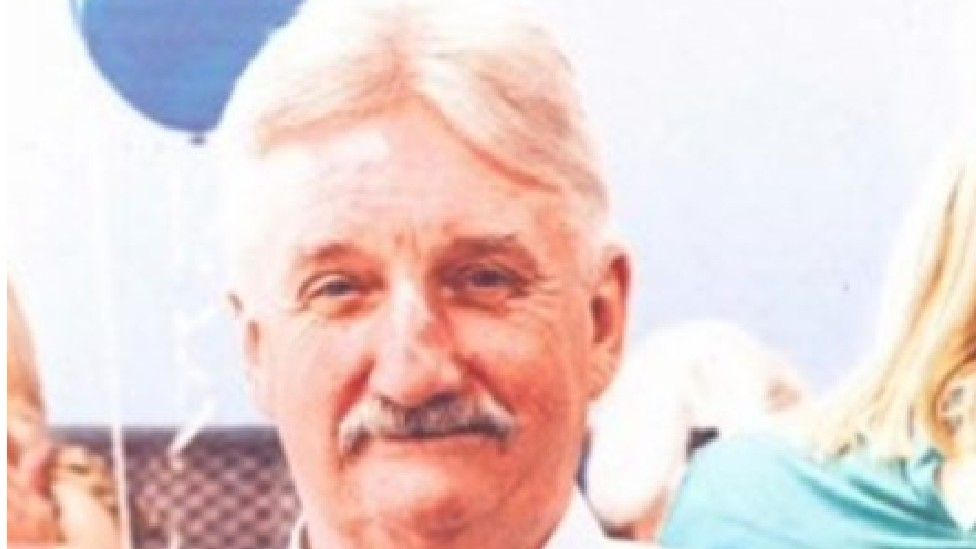 Pedestrian who died after being hit by car in Musselburgh named - BBC News