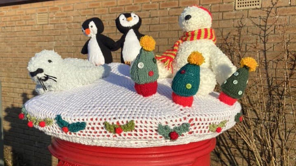 In pictures: Scotland's Christmas postbox toppers - BBC News