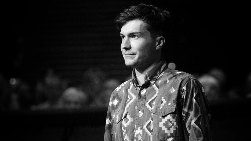 Cynnal seremoni gyhoeddi Eisteddfod Llŷn ac Eifionydd - BBC Cymru Fyw