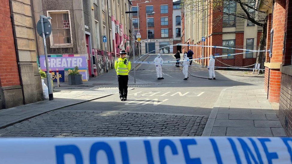 Man collapses and dies after Nottingham street attack - BBC News