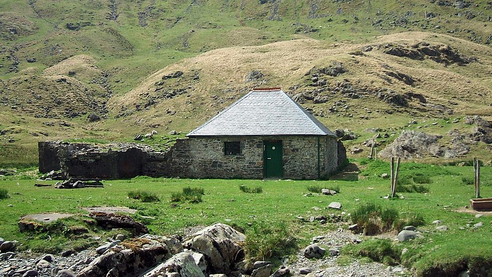 Remote bothies in south of Scotland 'not law-free zones' - BBC News