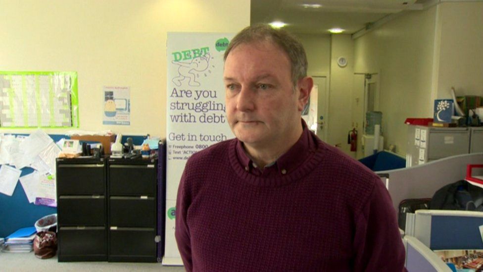 NI's Citizens Advice bureaux to rebrand after HQ closure - BBC News