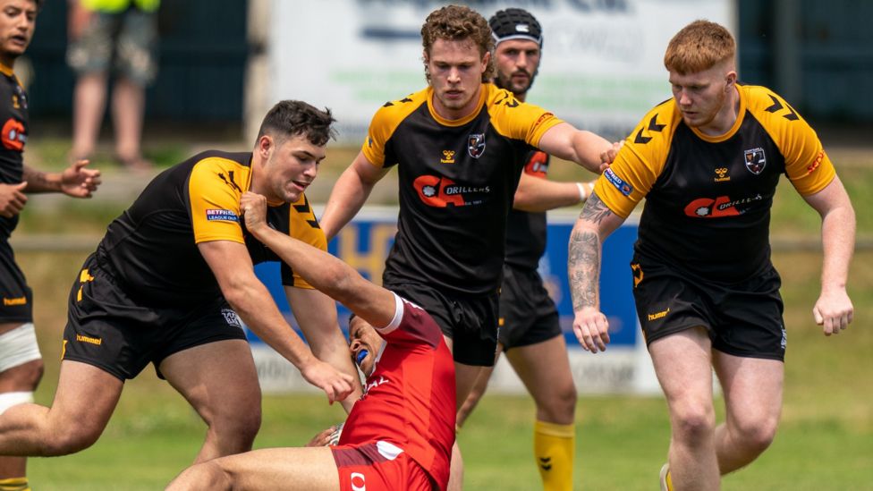 Josh Hartshorne: Cornwall player of the year agrees new deal - BBC Sport