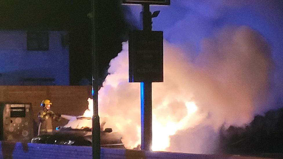 Leamington Spa: Police probe after car torched in 'arson' attack - BBC News