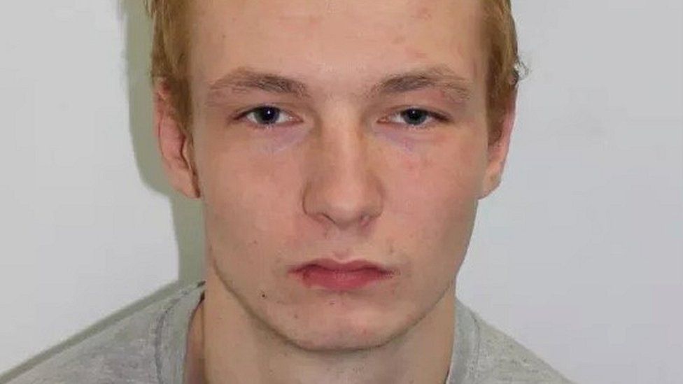 Andrew Beadie guilty of stabbing undercover officer near Bow pub - BBC News