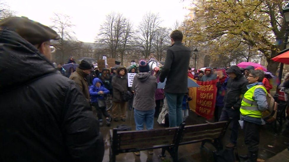 First Bus passengers stage protest in Bristol over service - BBC News