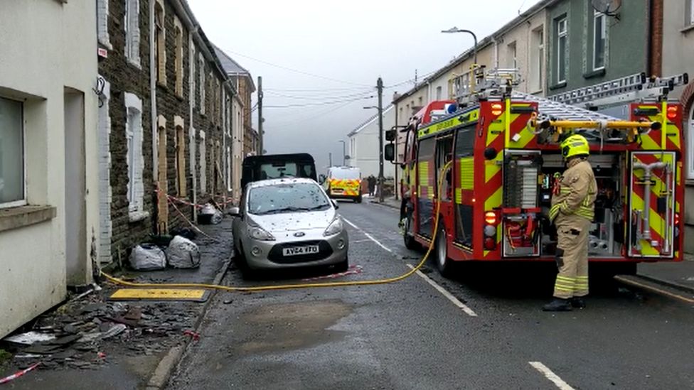 Several homes in Blaengwynfi evacuated after fire - BBC News