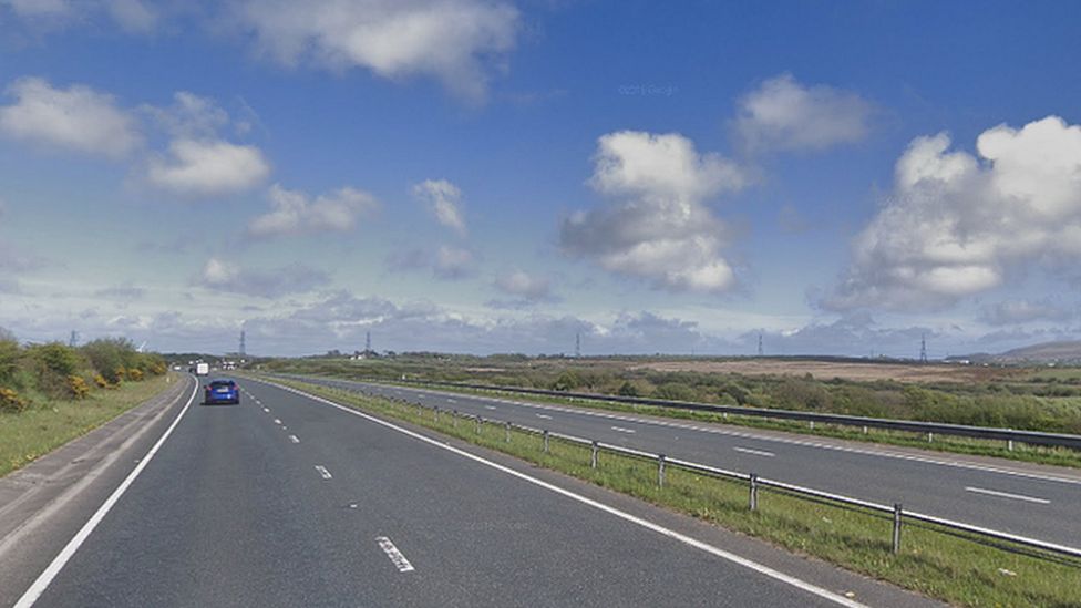 Man dies in three-vehicle crash in Cornwall - BBC News