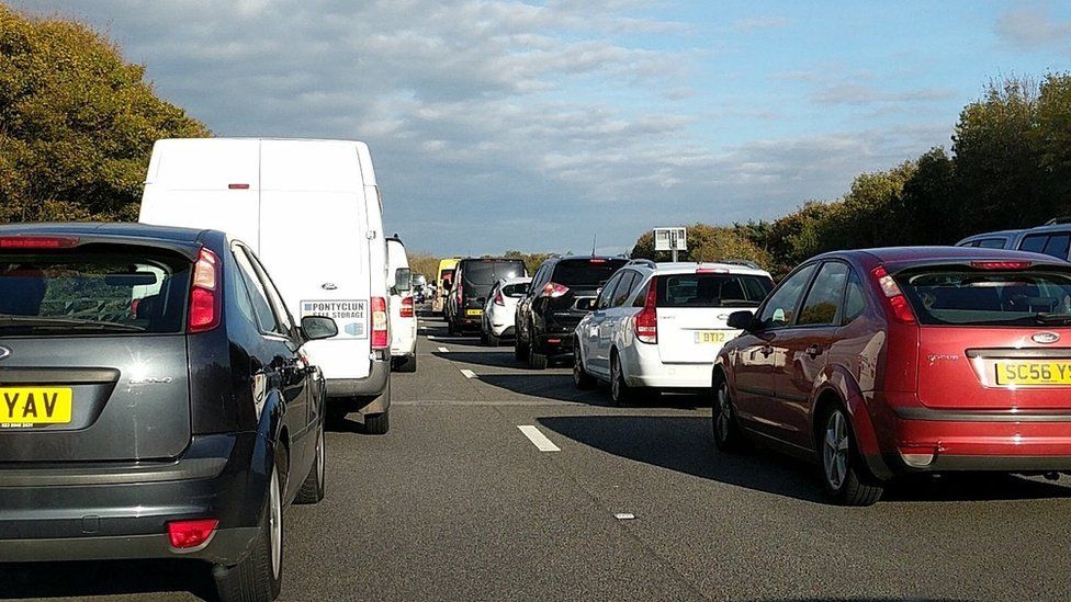 M4 van fire causes delays between Pencoed and Miskin - BBC News