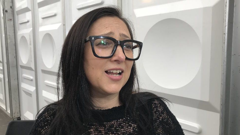 Canslo Maes B oherwydd rhagolygon o dywydd garw - BBC Cymru Fyw