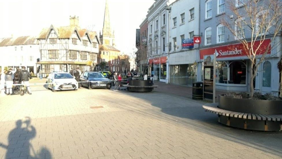 Police presence in Hereford amid concerns for a person's safety - BBC News