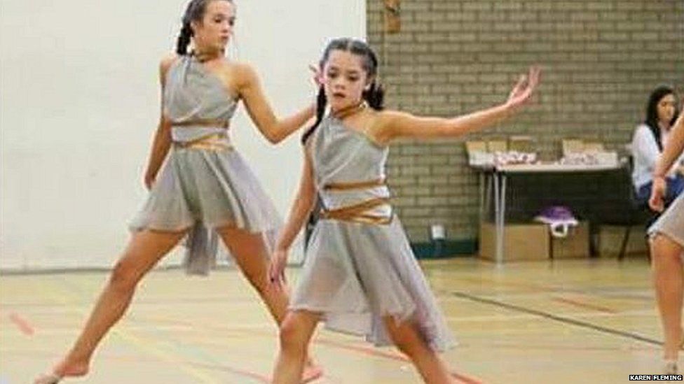 Mum blames politicians for child's spinal surgery wait - BBC News