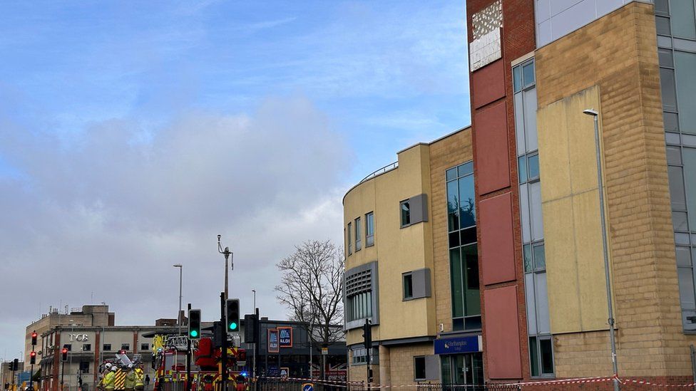Part of Northampton College building torn off by wind - BBC News