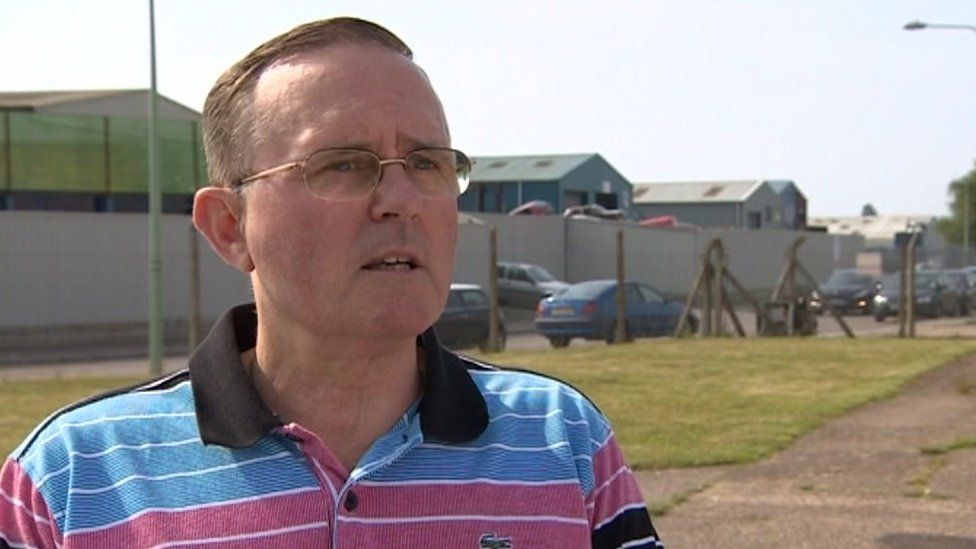 Ex-Lowestoft Tory mayor 'suspended over Islamophobic post' - BBC News