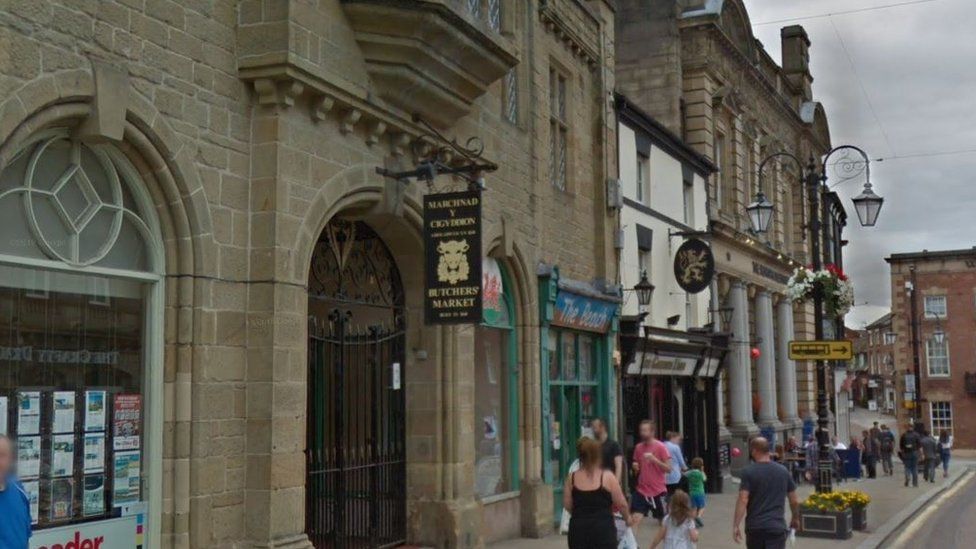 Cynllun i adnewyddu marchnadoedd hanesyddol Wrecsasm - BBC Cymru Fyw