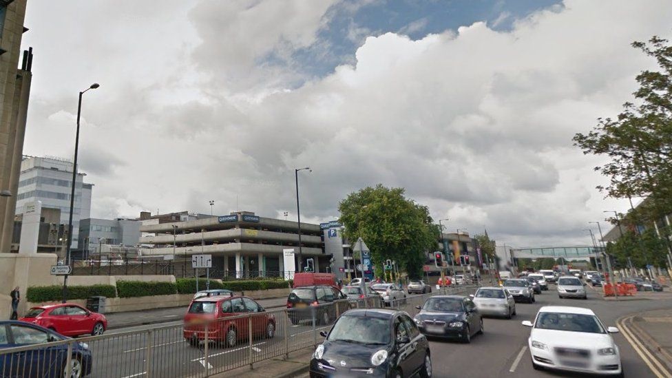 Slough man killed after being hit by car - BBC News