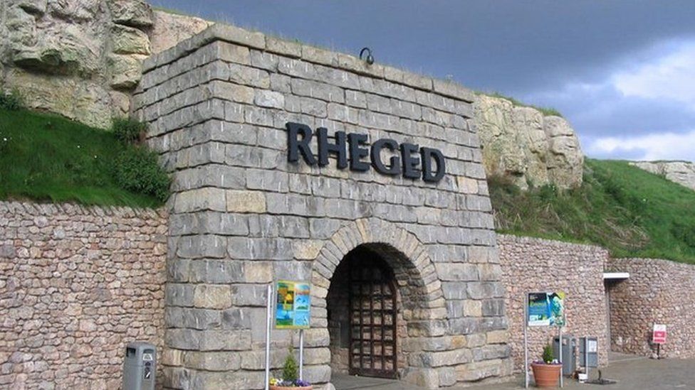 Aildanio'r diddordeb yn iaith Geltaidd 'goll' Lloegr - BBC Cymru Fyw