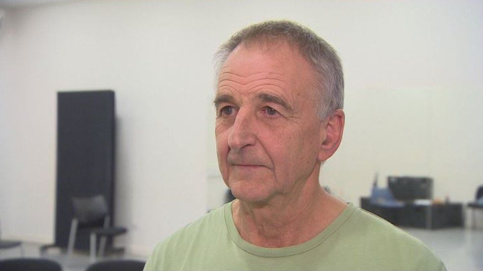 Drama project's helping hand for veterans' recovery - BBC News