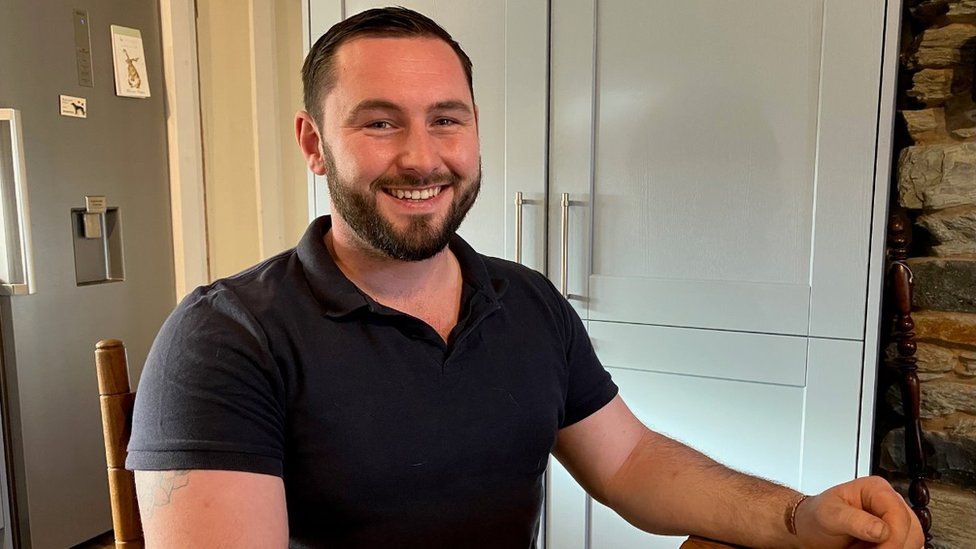 'Rhaid gwerthu mudiad ffermwyr ifanc i bobl tu hwnt i amaeth' - BBC ...