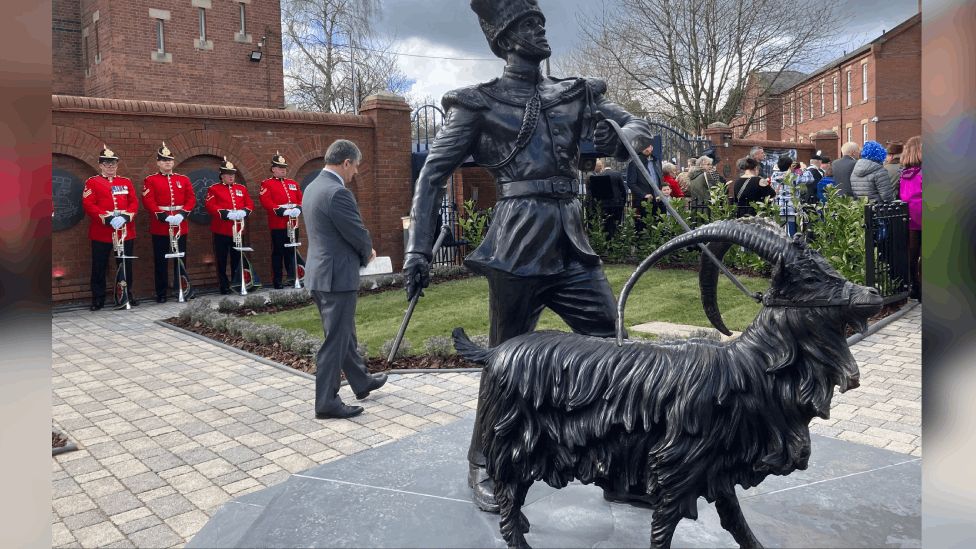 Wrexham: Royal Welch Fusilier and goat sculpture unveiled - BBC News