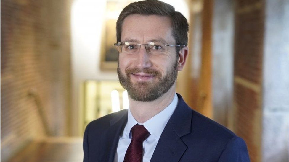 Simon Case: Who is the government's new top civil servant? - BBC News