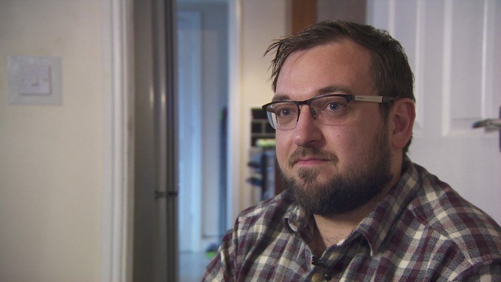 Couple on how £1 house in Stoke-on-Trent changed their lives - BBC News