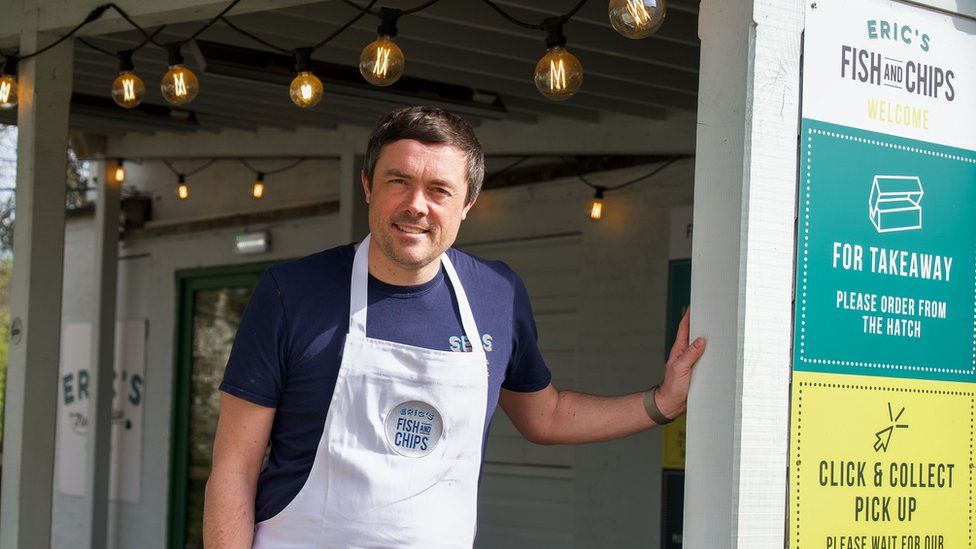 Delia Smith hails 'amazing' deep-fried jam sandwiches - BBC News