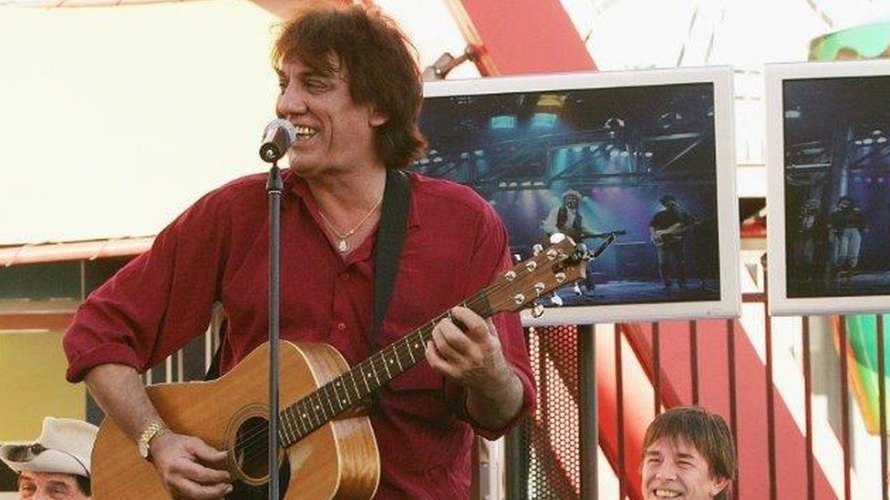 Australian singer Jon English dies. aged 66 - BBC News