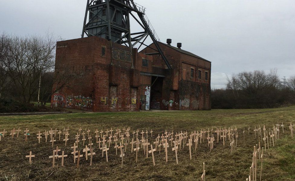 Oaks Colliery disaster: Victims remembered 150 years on - BBC News