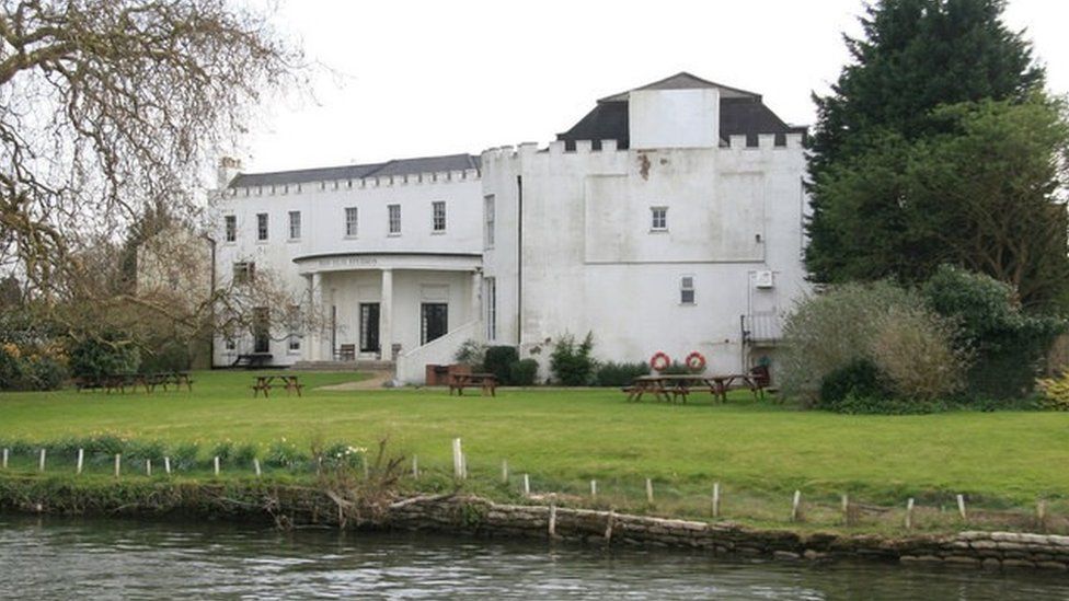 Bray Film Studios to get major expansion - BBC News