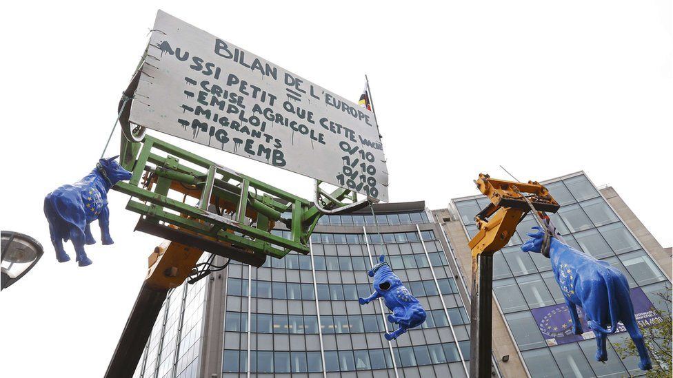 Europe to give struggling farmers €500m in aid - BBC News