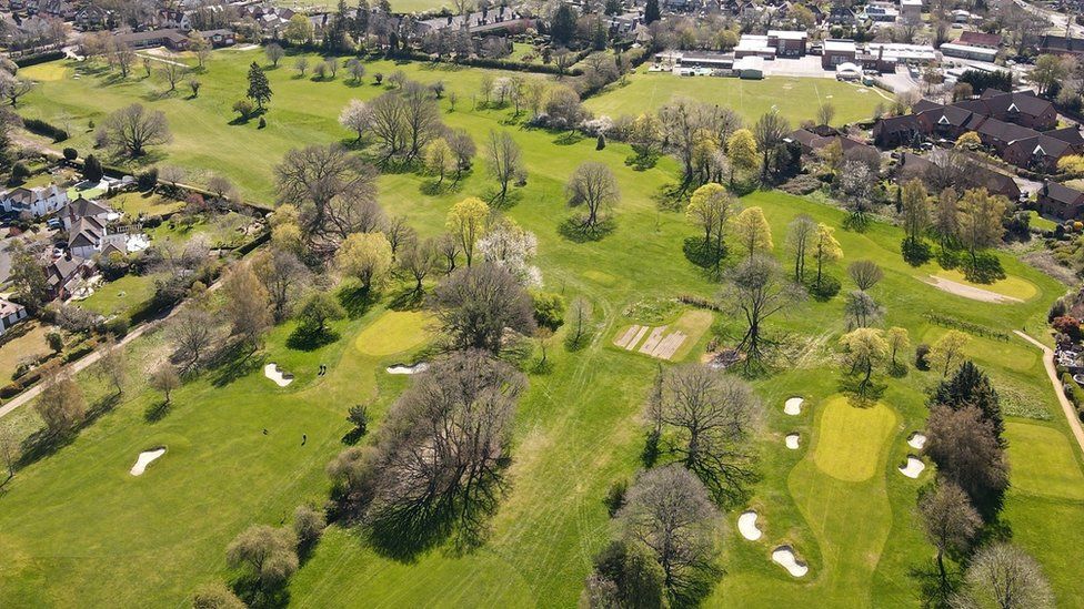 'Laughable' Reading road name suggestions for development - BBC News