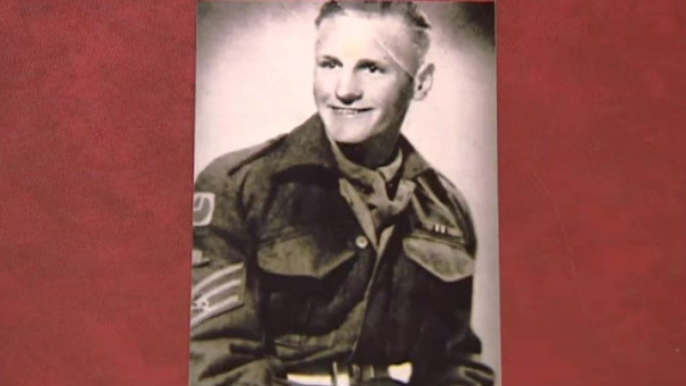 WW2 veteran Ernest Turner given France's highest honour - BBC News