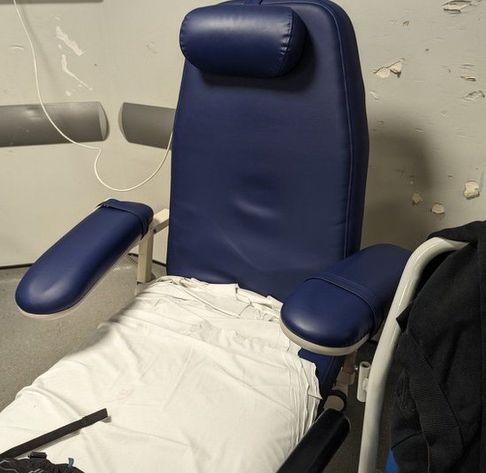 Swansea: Morriston Hospital patient spends five days in chair - BBC News