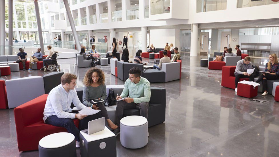 Should there be comprehensive universities? - BBC News