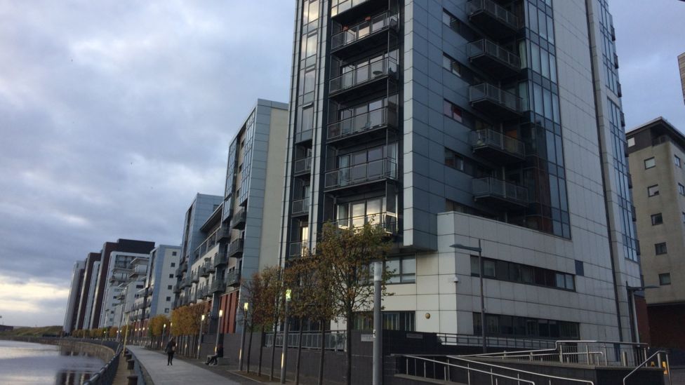 Grenfell Tower: Polyethylene cladding on scores of towers - BBC News