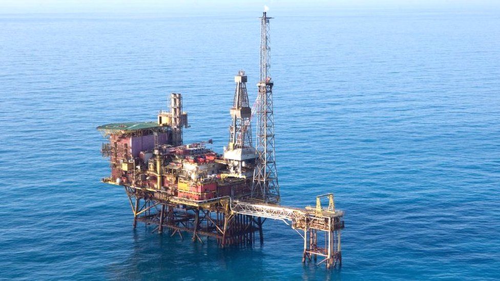 Offshore workers begin new 48-hour strike - BBC News