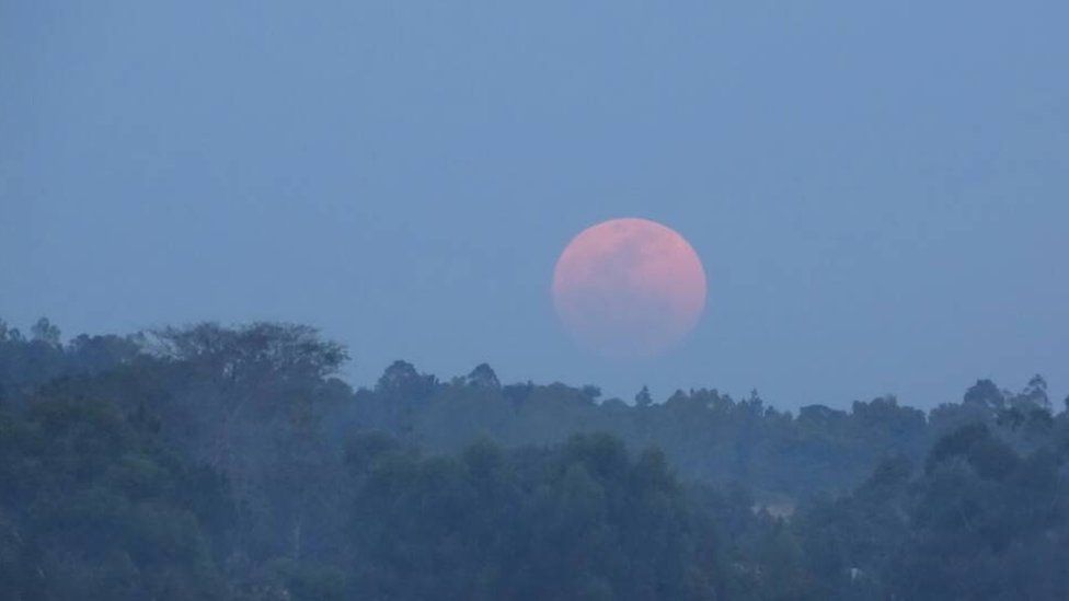 The 'supermoon' celestial wonder seen across the UK - BBC News
