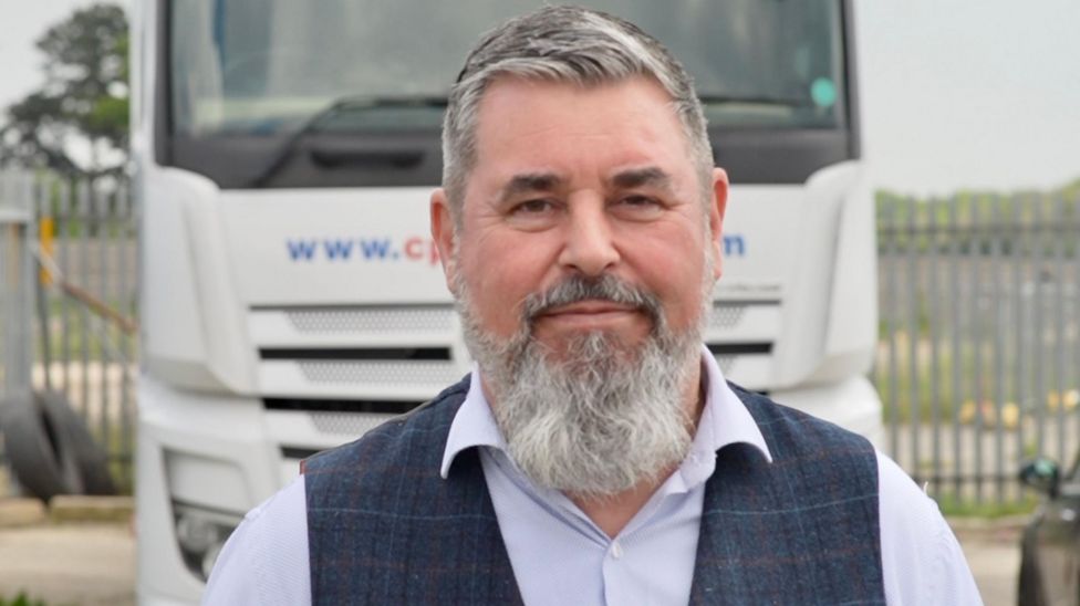 Lorry driver training scheme offers 'second chance' - BBC News