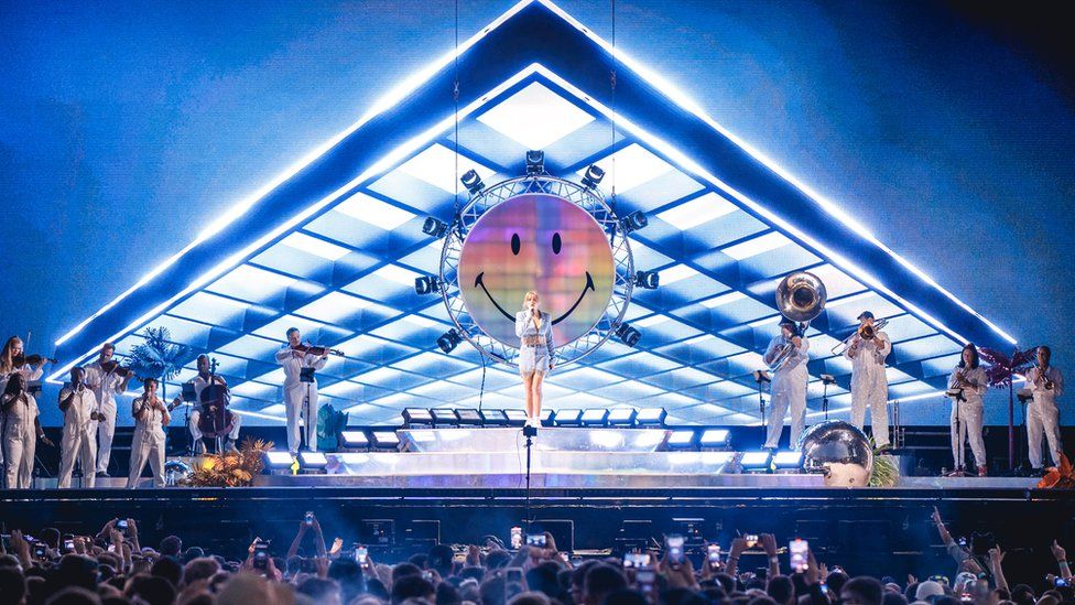 Creamfields North: Thousands enjoy big tunes and dance moves - BBC News