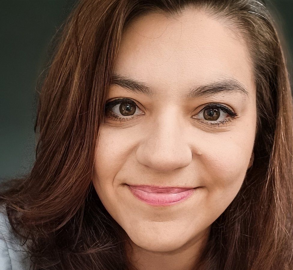 Airedale Hospital worker in national NHS photo contest final - BBC News