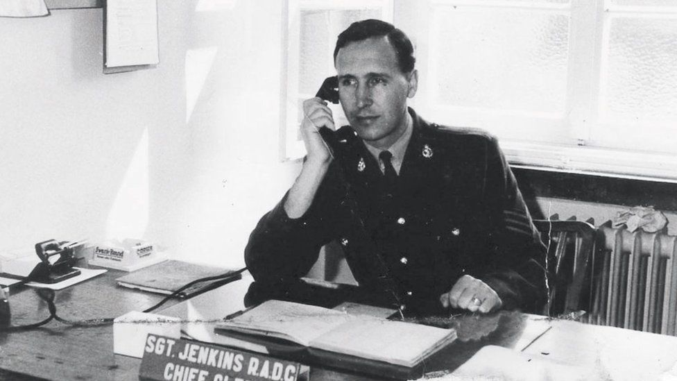 John Barnard Jenkins wedi marw yn 87 oed - BBC Cymru Fyw