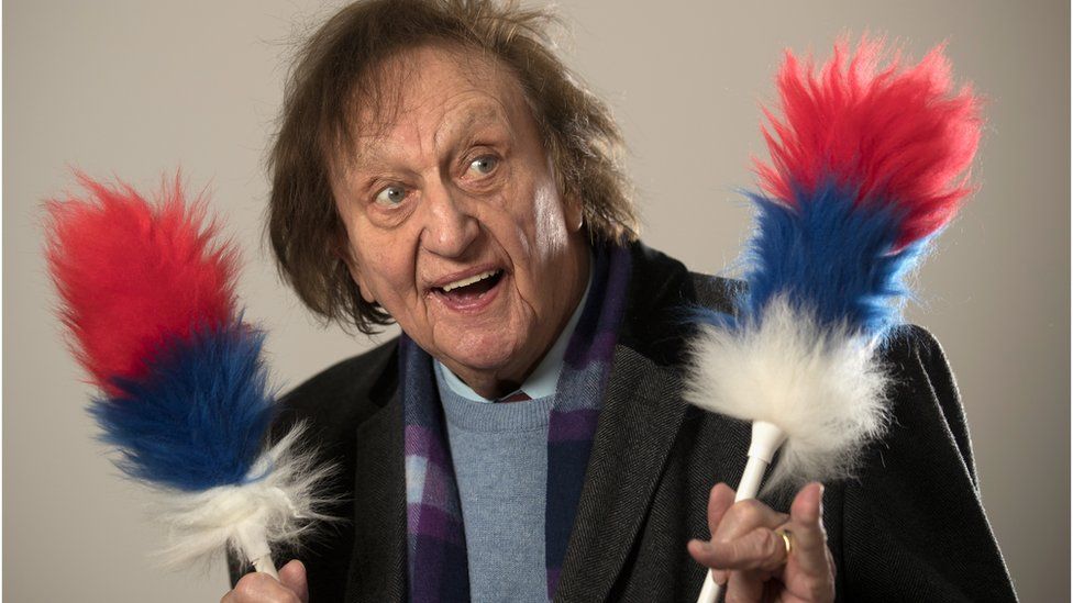In pictures: Sir Ken Dodd - BBC News
