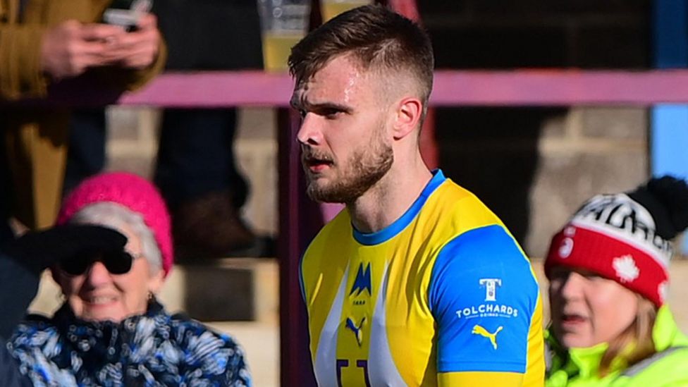 Torquay United docked one point for fielding suspended player - BBC Sport